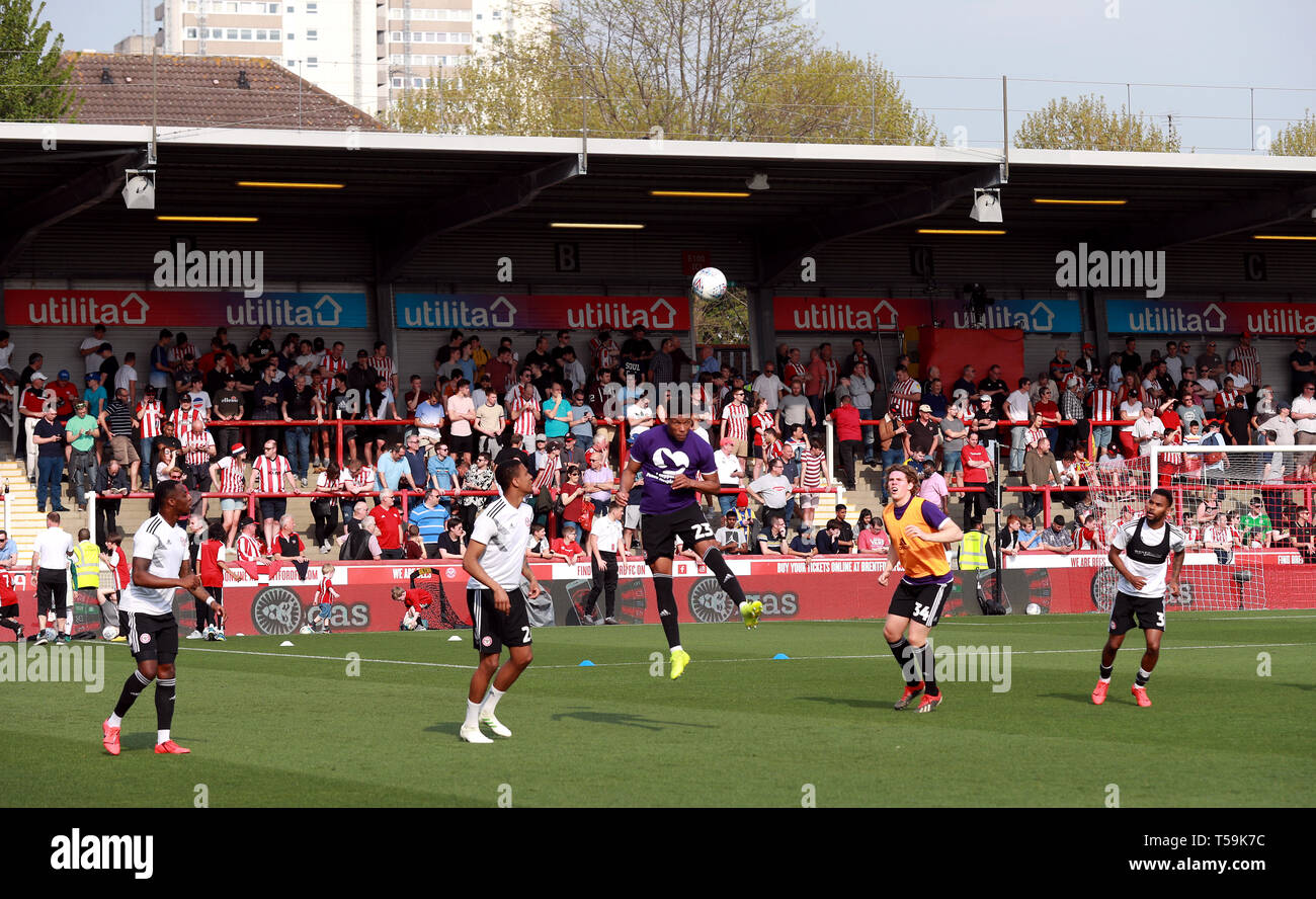 Brentfords players warm up hi-res stock photography and images - Alamy