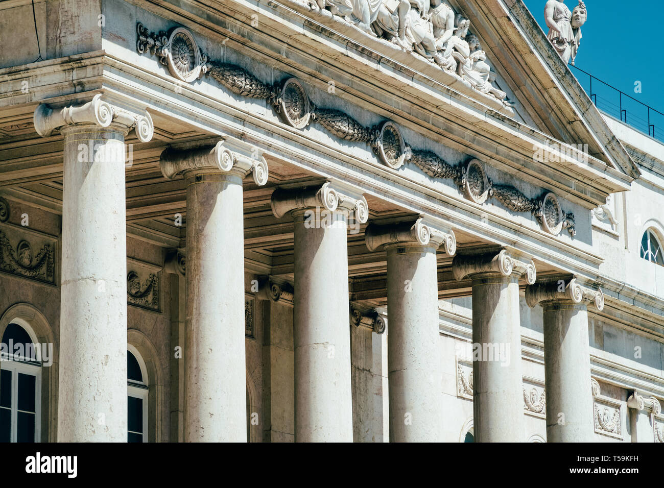 Ionic structure hi-res stock photography and images - Alamy