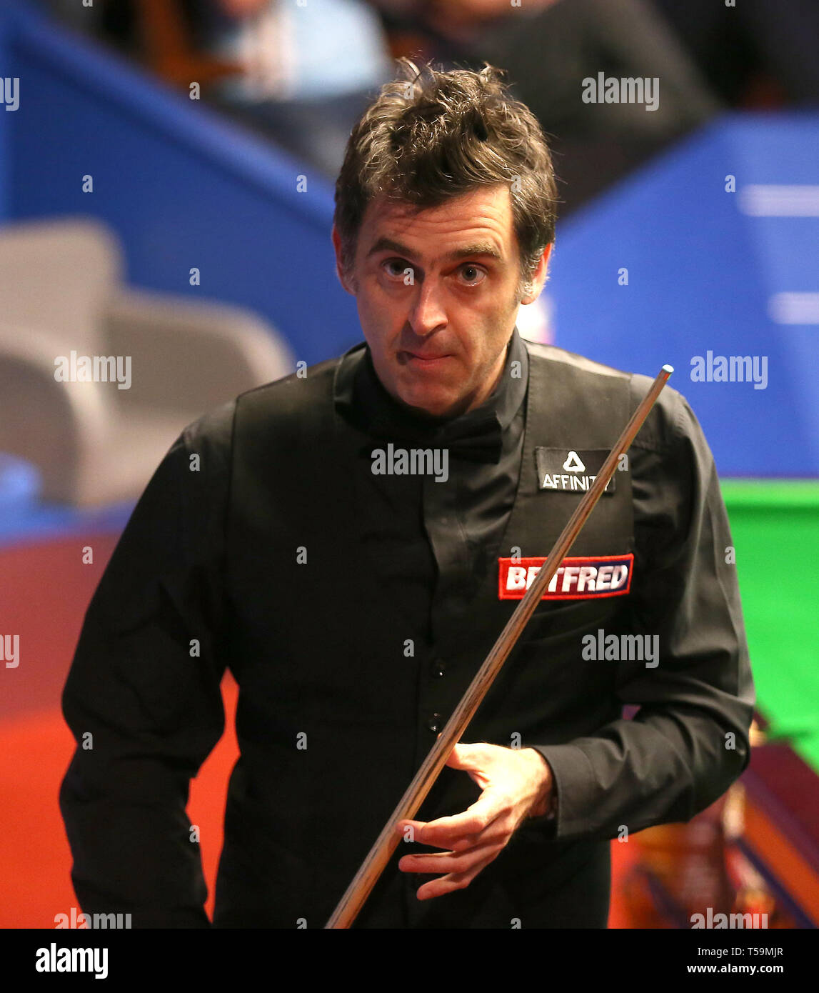 The crucible sheffield snooker arena hi-res stock photography and ...