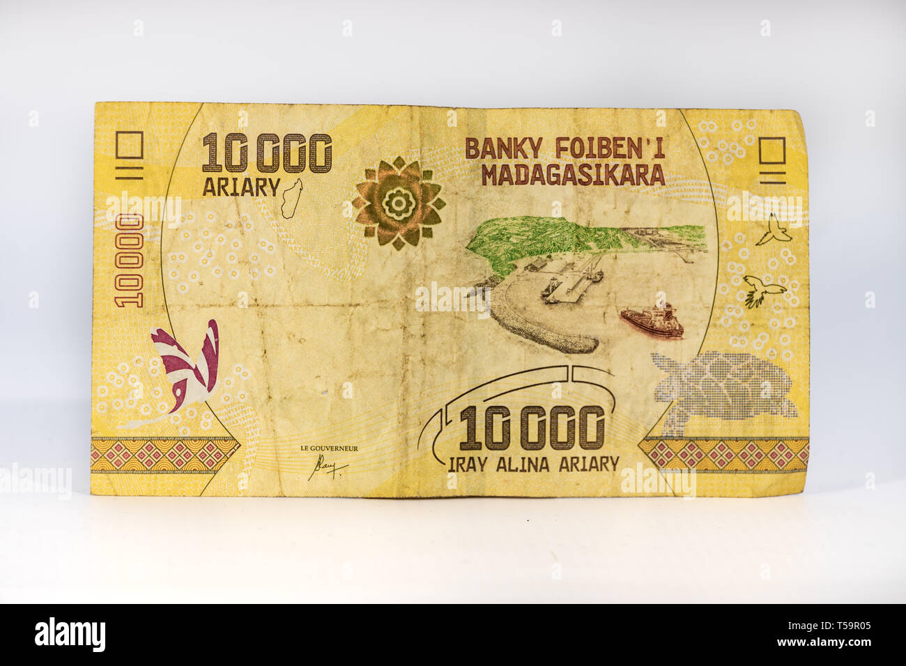A 10.000 ariary bank note from Madagascar isolated over white Stock ...