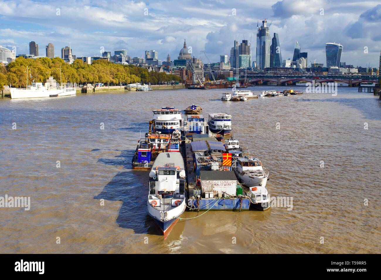 Thames river photos hi-res stock photography and images - Alamy