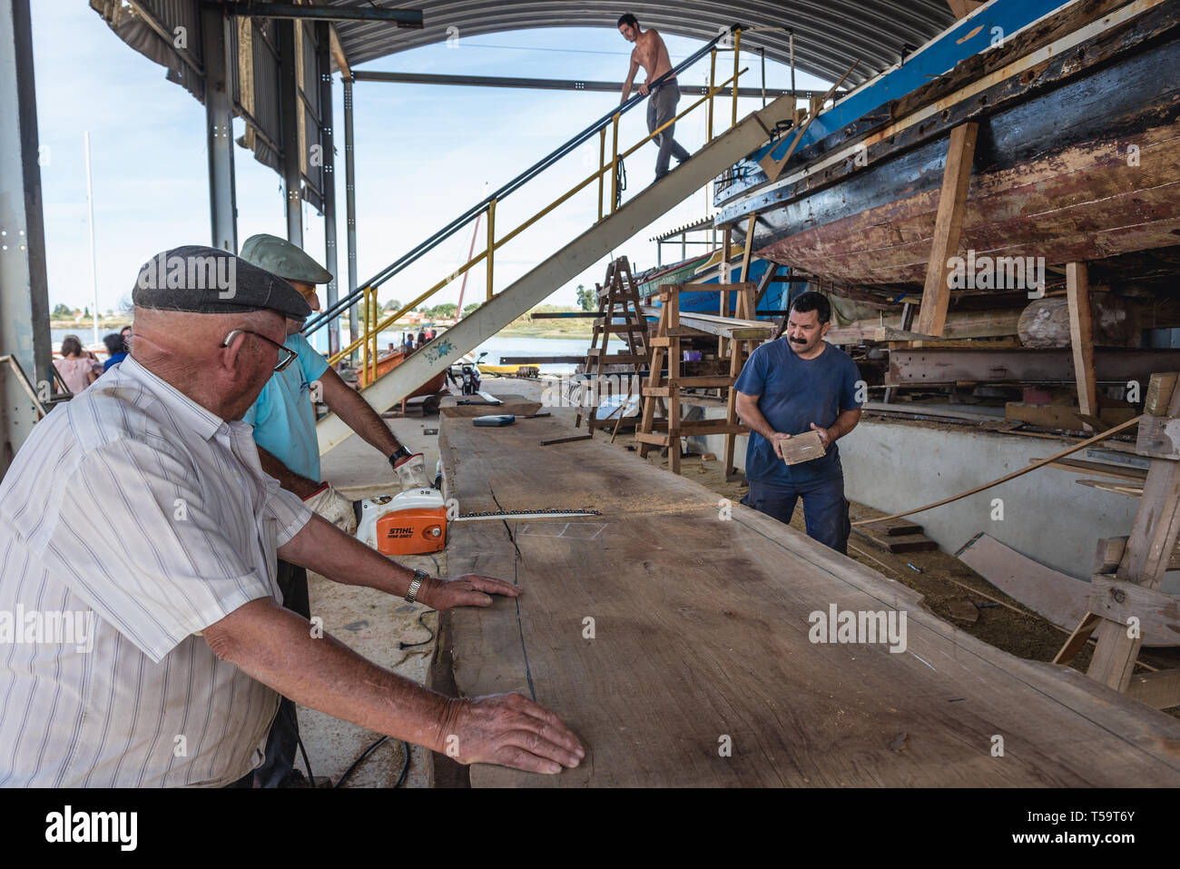 Traditional boatyard building wooden boats hi-res stock photography and ...