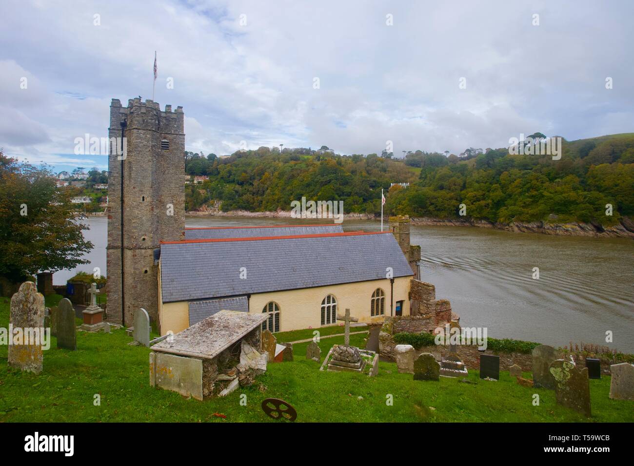 Dartmouth devon st church castle hi-res stock photography and images ...