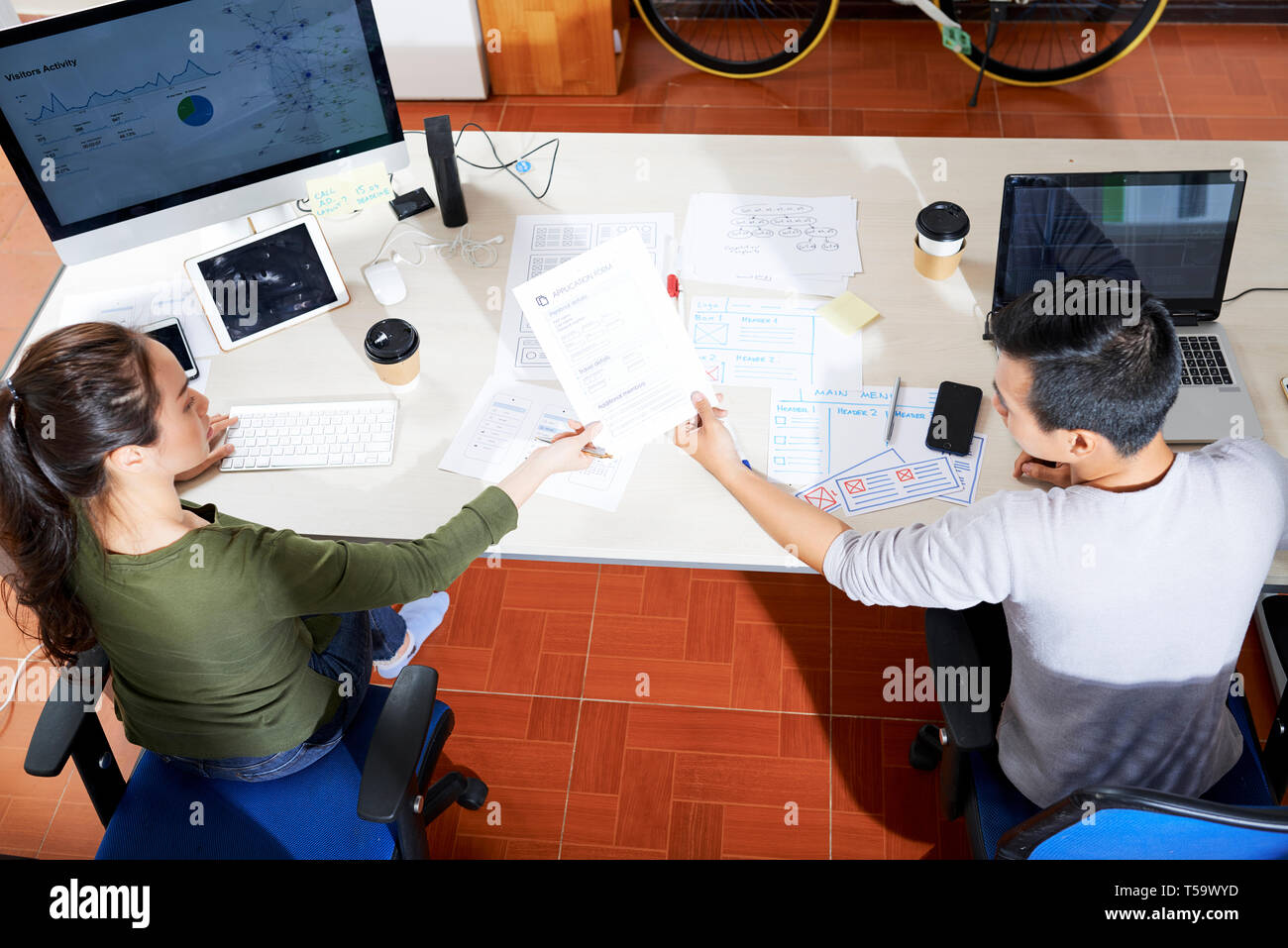 Asian business woman application hi-res stock photography and images ...