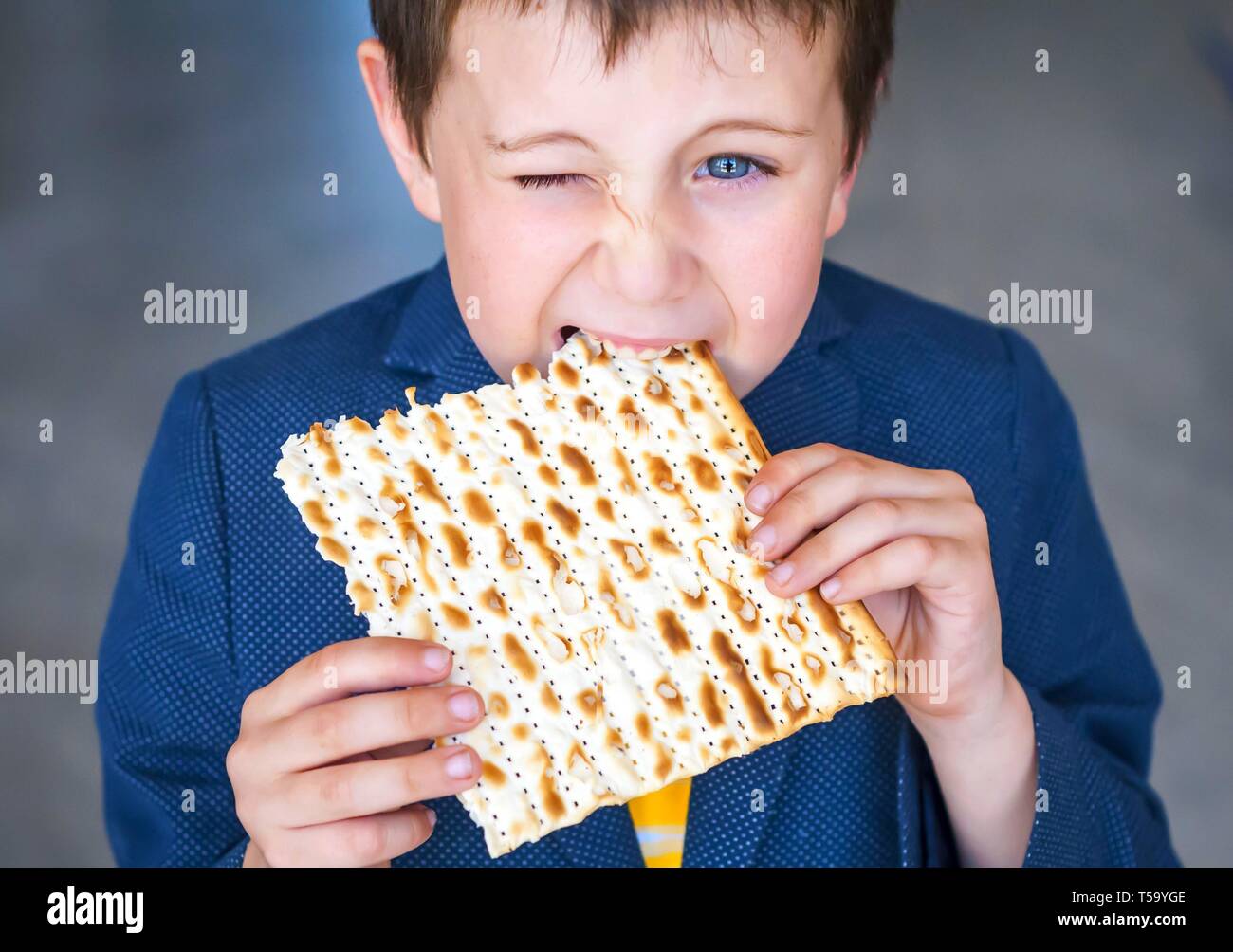 Unleavened bread jewish hi-res stock photography and images - Alamy