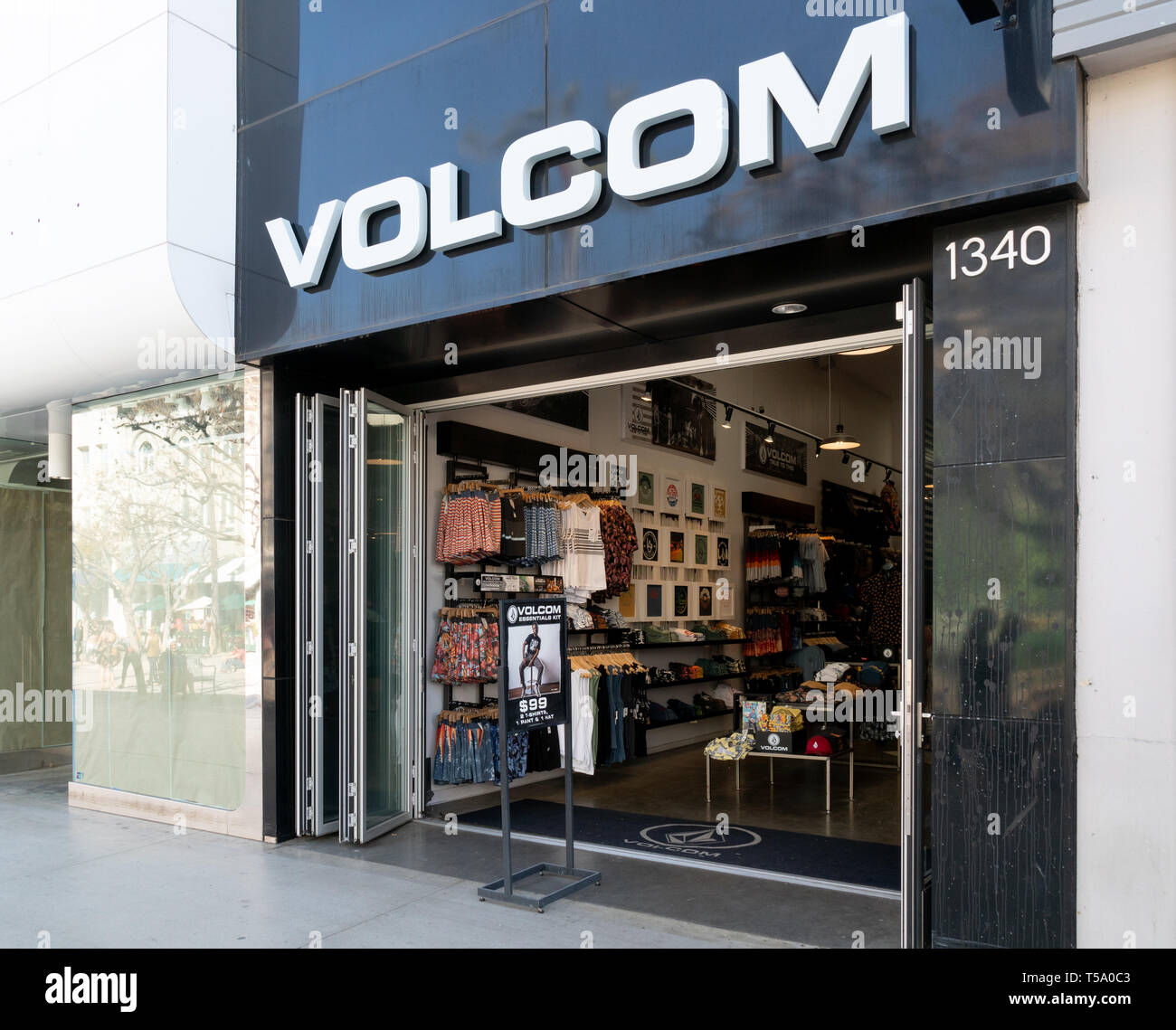 SANTA MONICA, CA/USA - APRIL 18, 2019: Volcom retail store exterior and ...