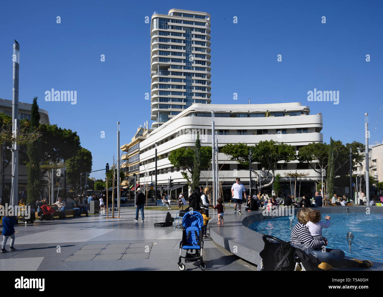 Dizengoff square hi-res stock photography and images - Alamy