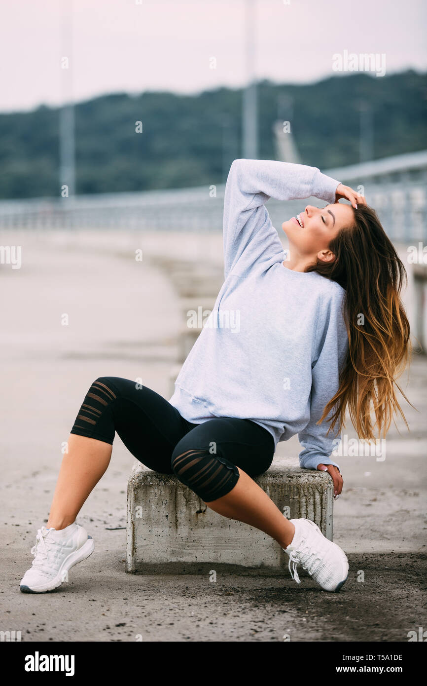 Fit woman hi-res stock photography and images - Alamy