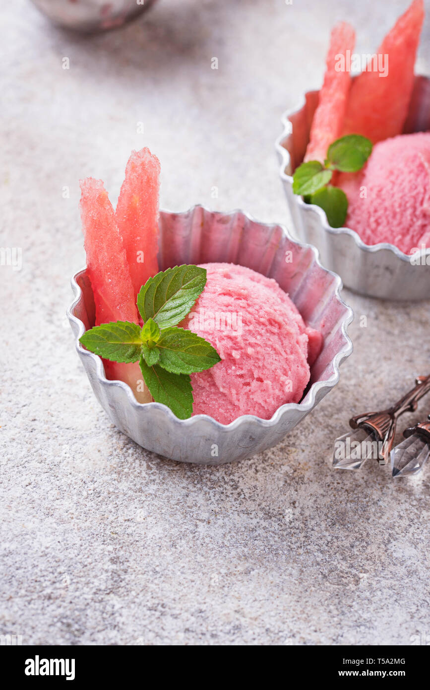 Watermelon ice cream hi-res stock photography and images - Alamy
