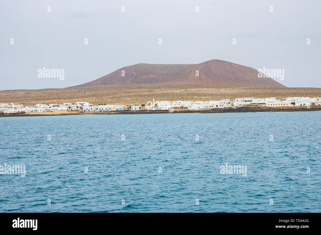 Landscape of Caleta de Sebo, La Graciosa island with volcano in ...