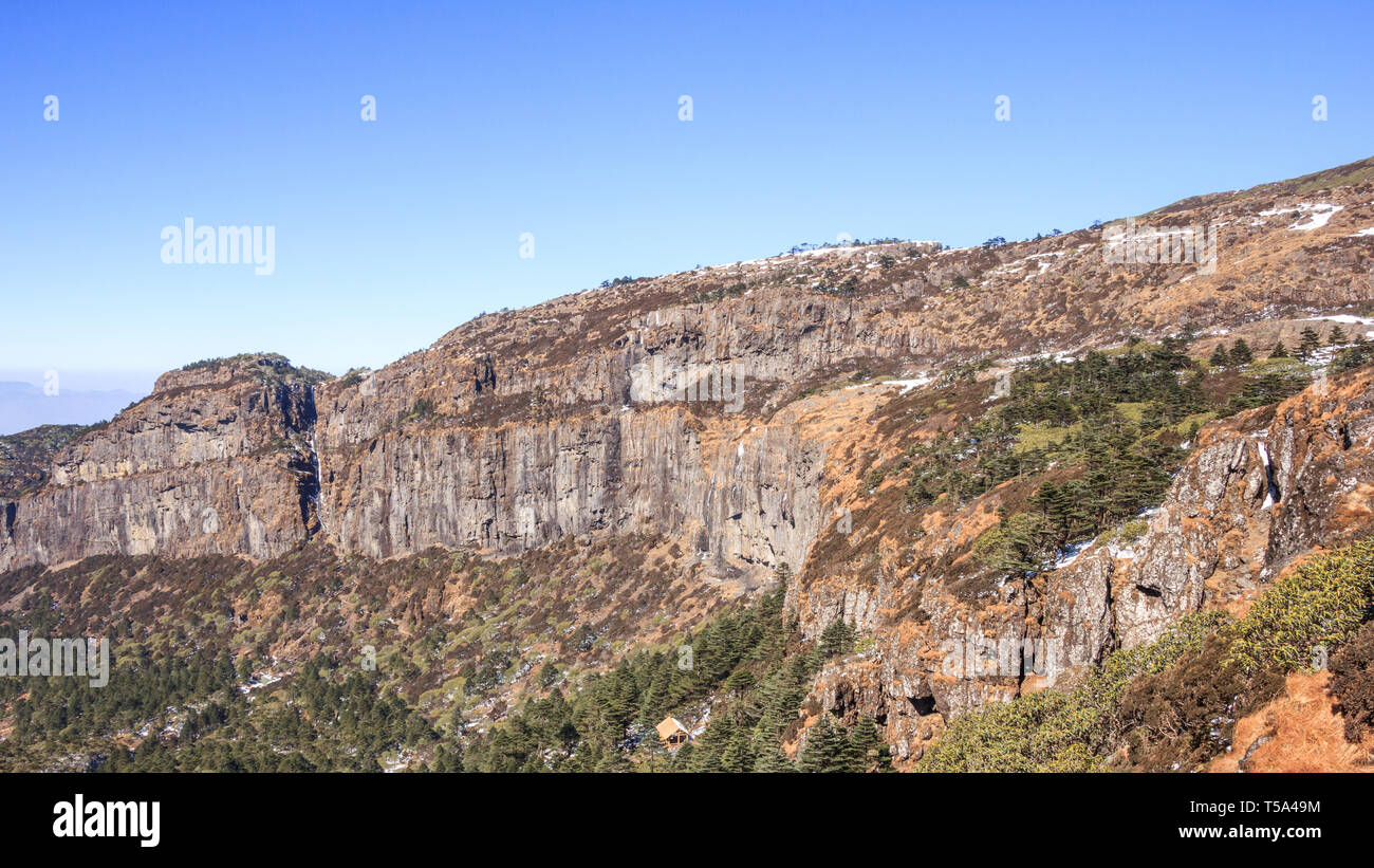 Arid high mountain environment landscape Stock Photo - Alamy