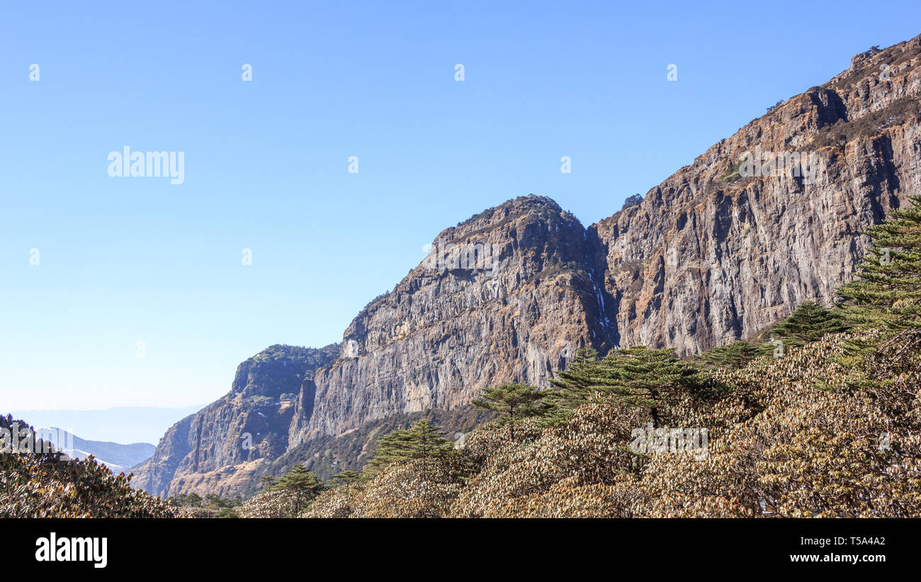 Arid high mountain environment landscape Stock Photo - Alamy