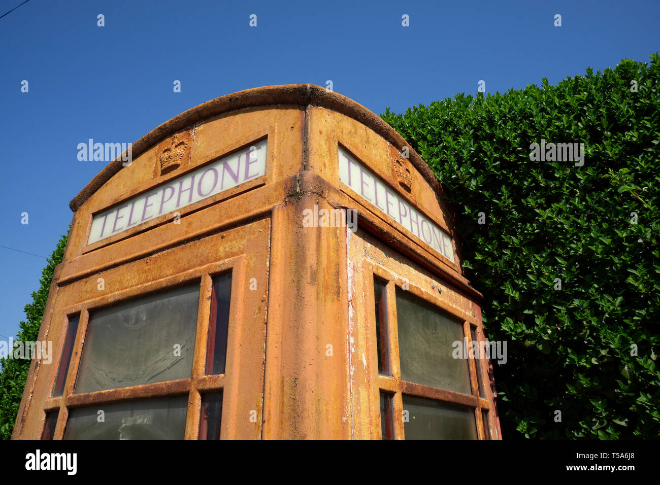 Blue k6 telephone box hi-res stock photography and images - Alamy