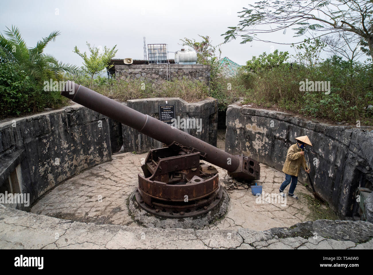 Viet cong bunker hi-res stock photography and images - Alamy