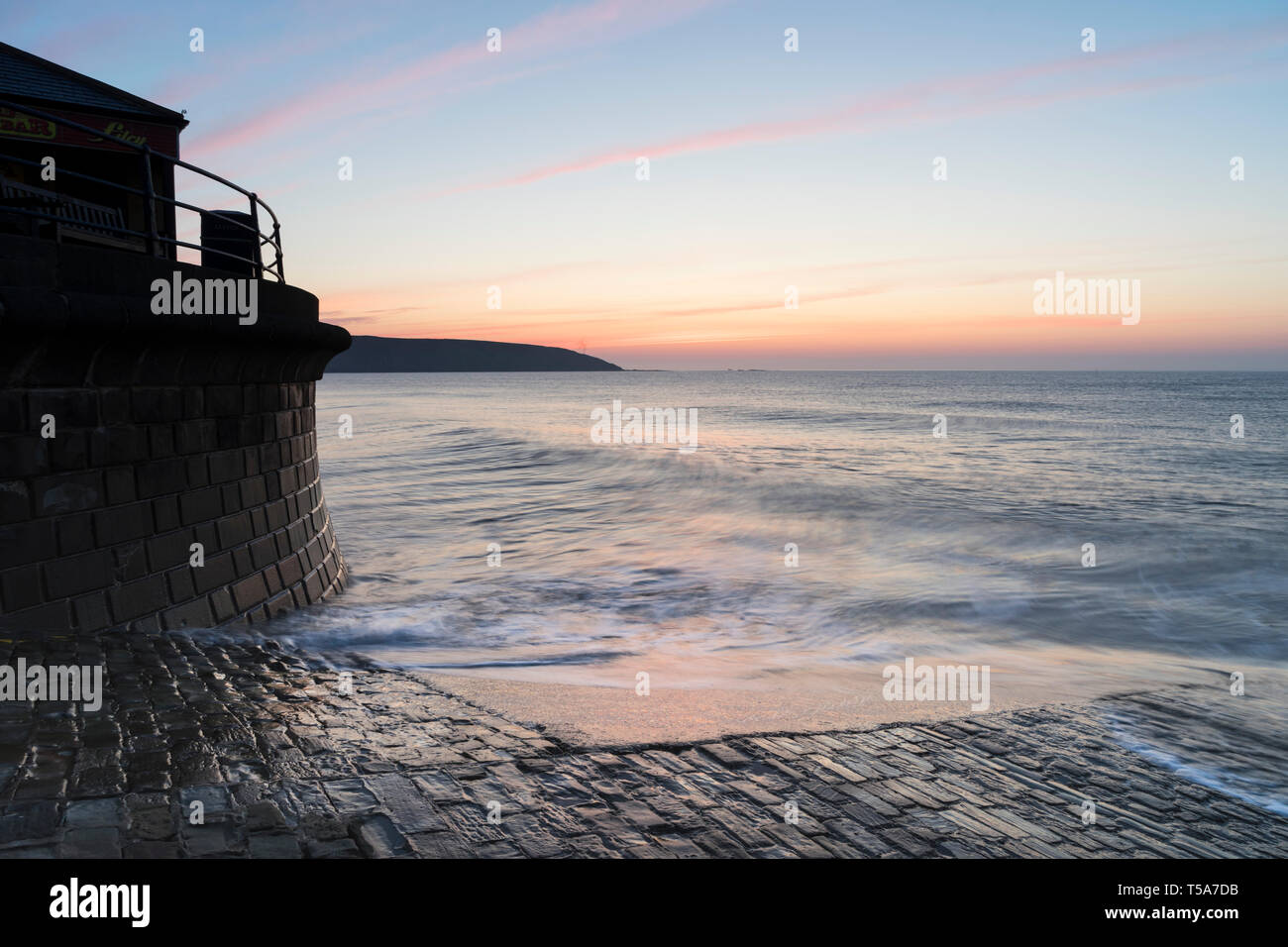 Sunrise at Filey Bay, Yorkshire, UK Stock Photo - Alamy