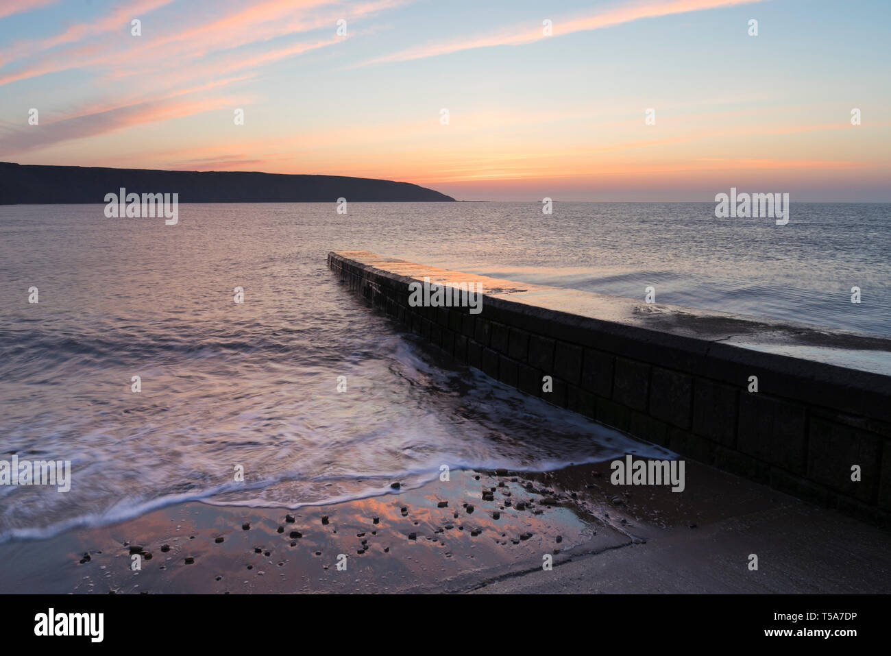 Sunrise at Filey Bay, Yorkshire, UK Stock Photo - Alamy