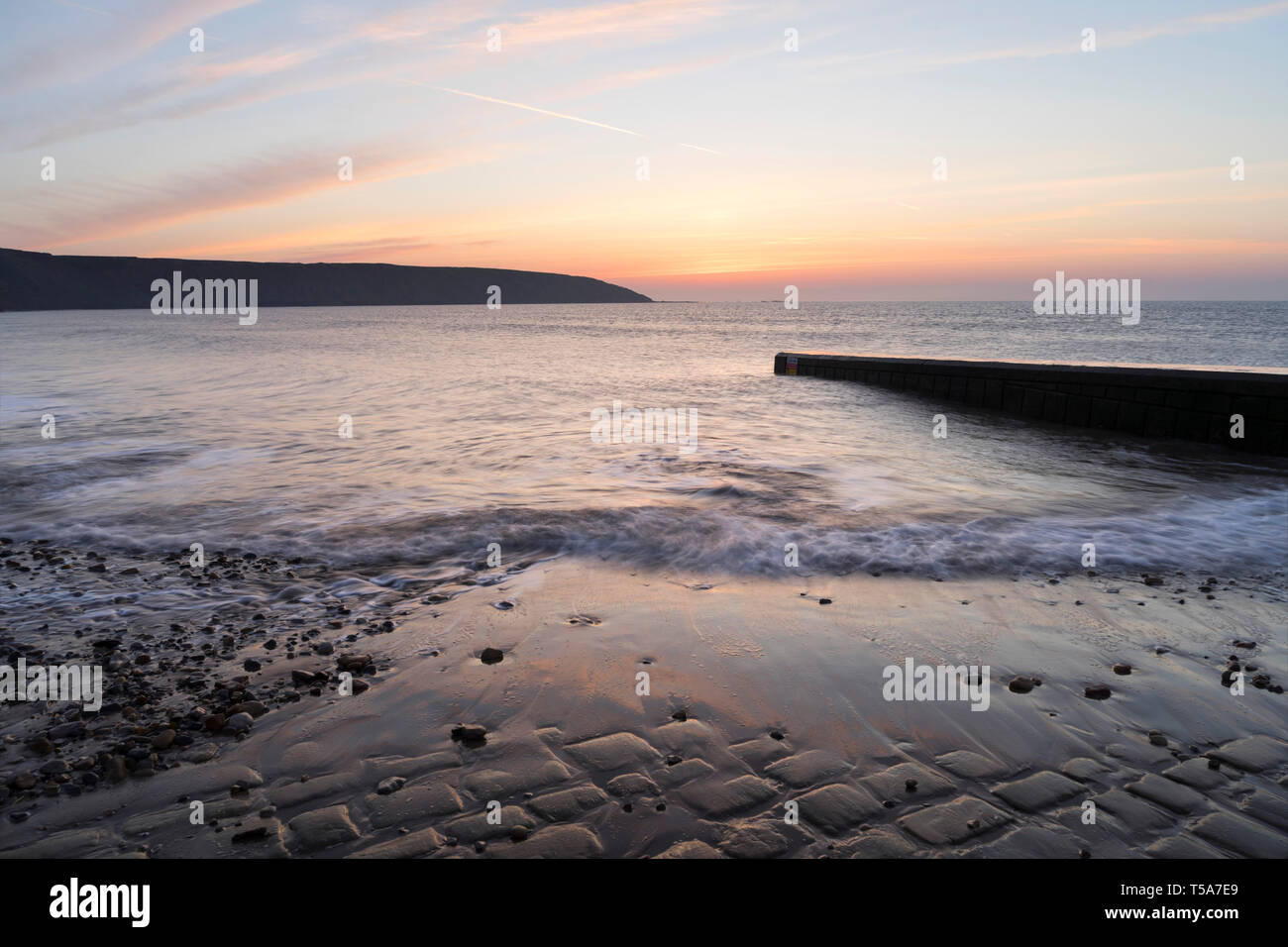 Sunrise at Filey Bay, Yorkshire, UK Stock Photo - Alamy