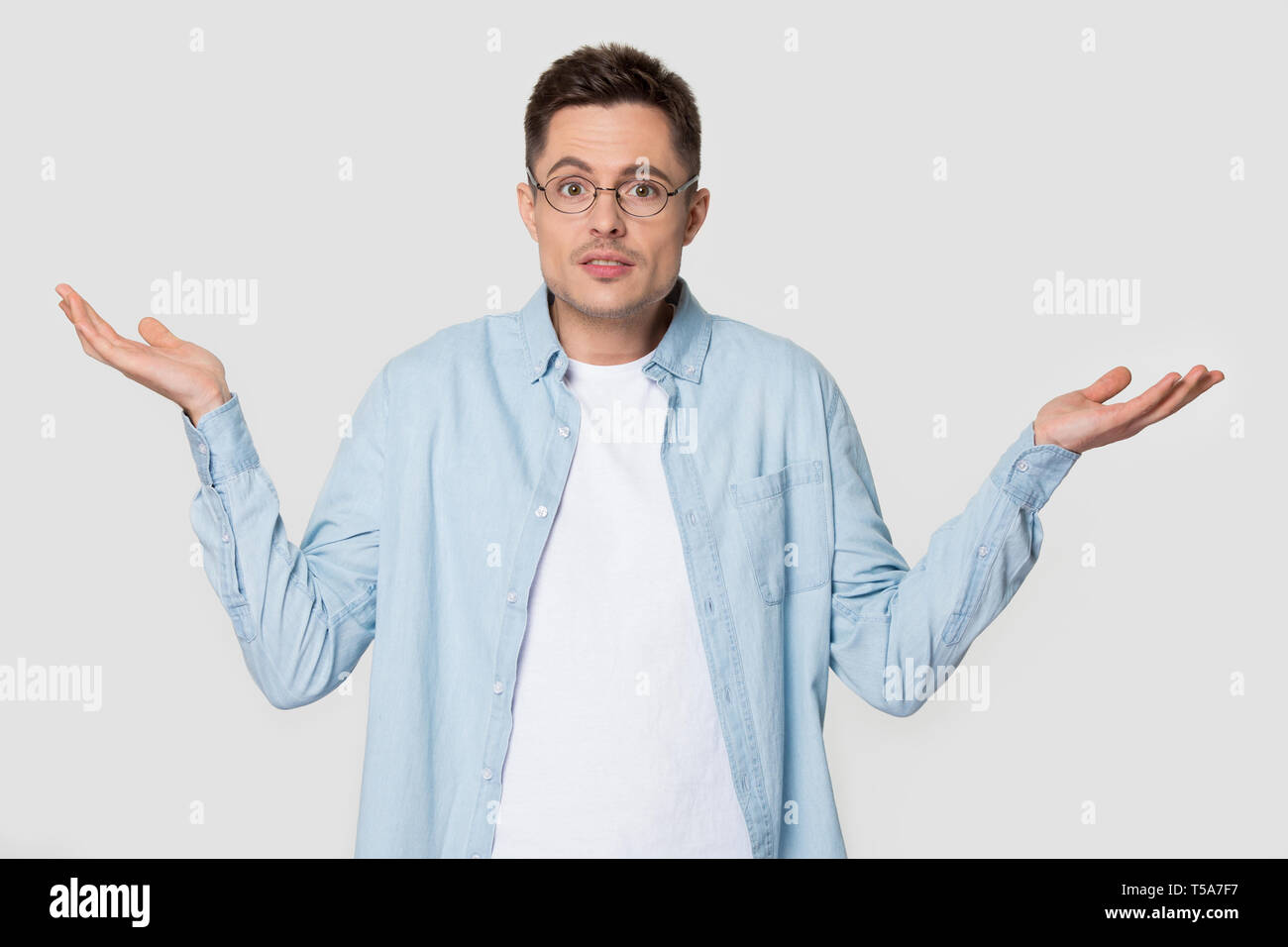 Man shrug hi-res stock photography and images - Alamy