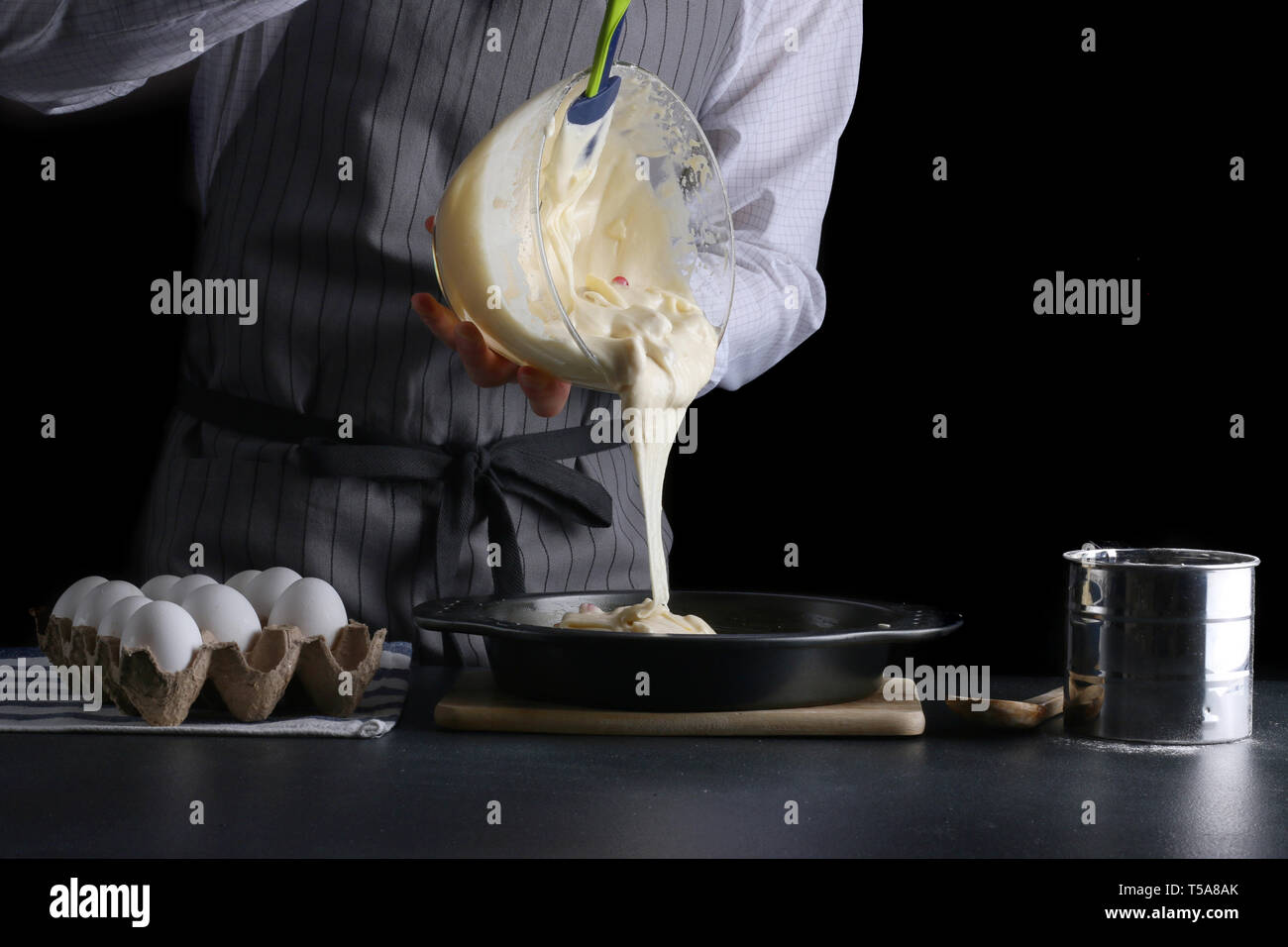 Man pouring batter into cake tin hi-res stock photography and images ...