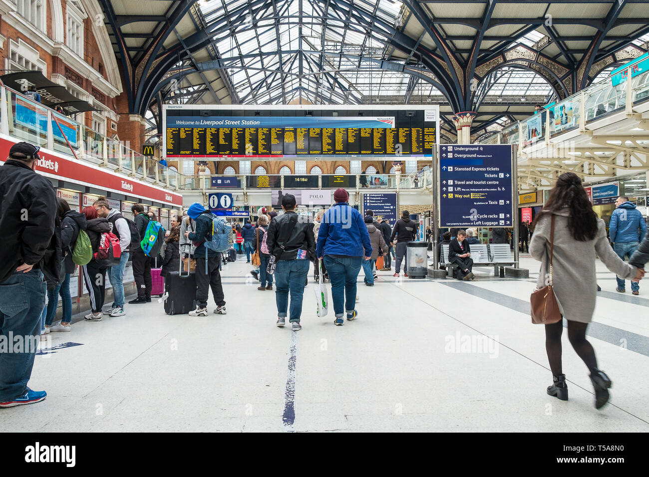 People in the concourse in Liverpool Street Station in London Stock ...
