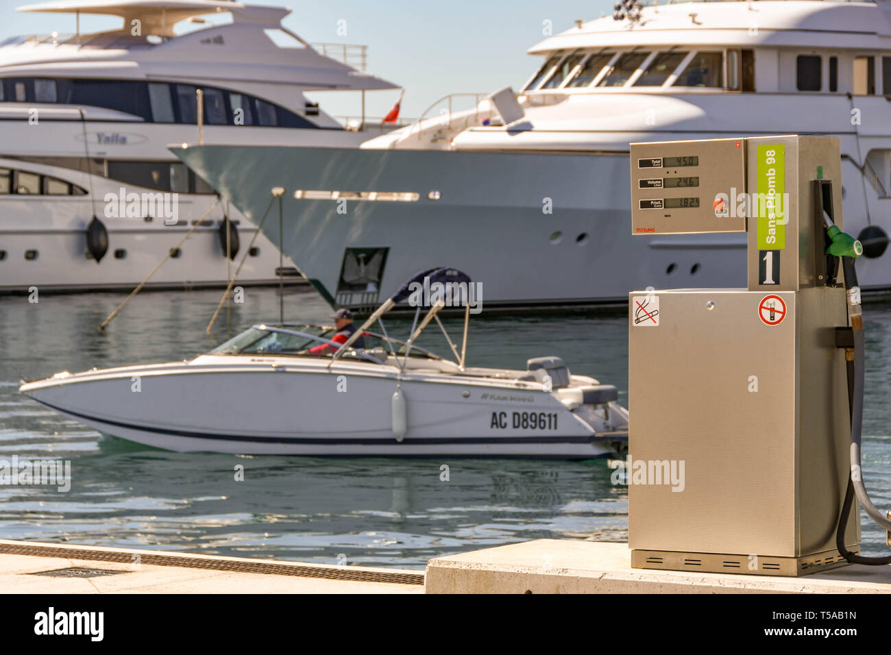 Pump boat hi-res stock photography and images - Alamy