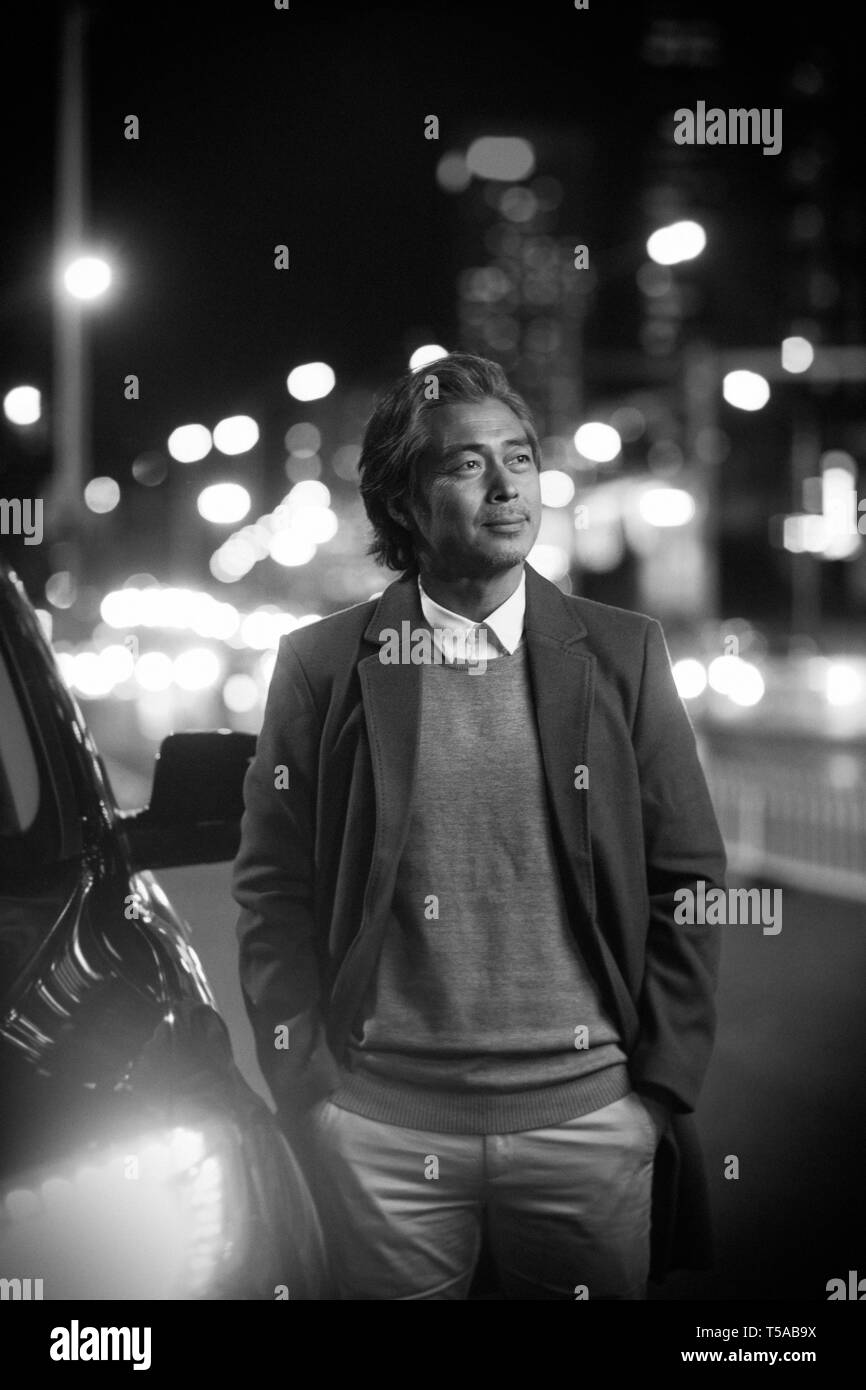 Man standing car on Black and White Stock Photos & Images - Alamy
