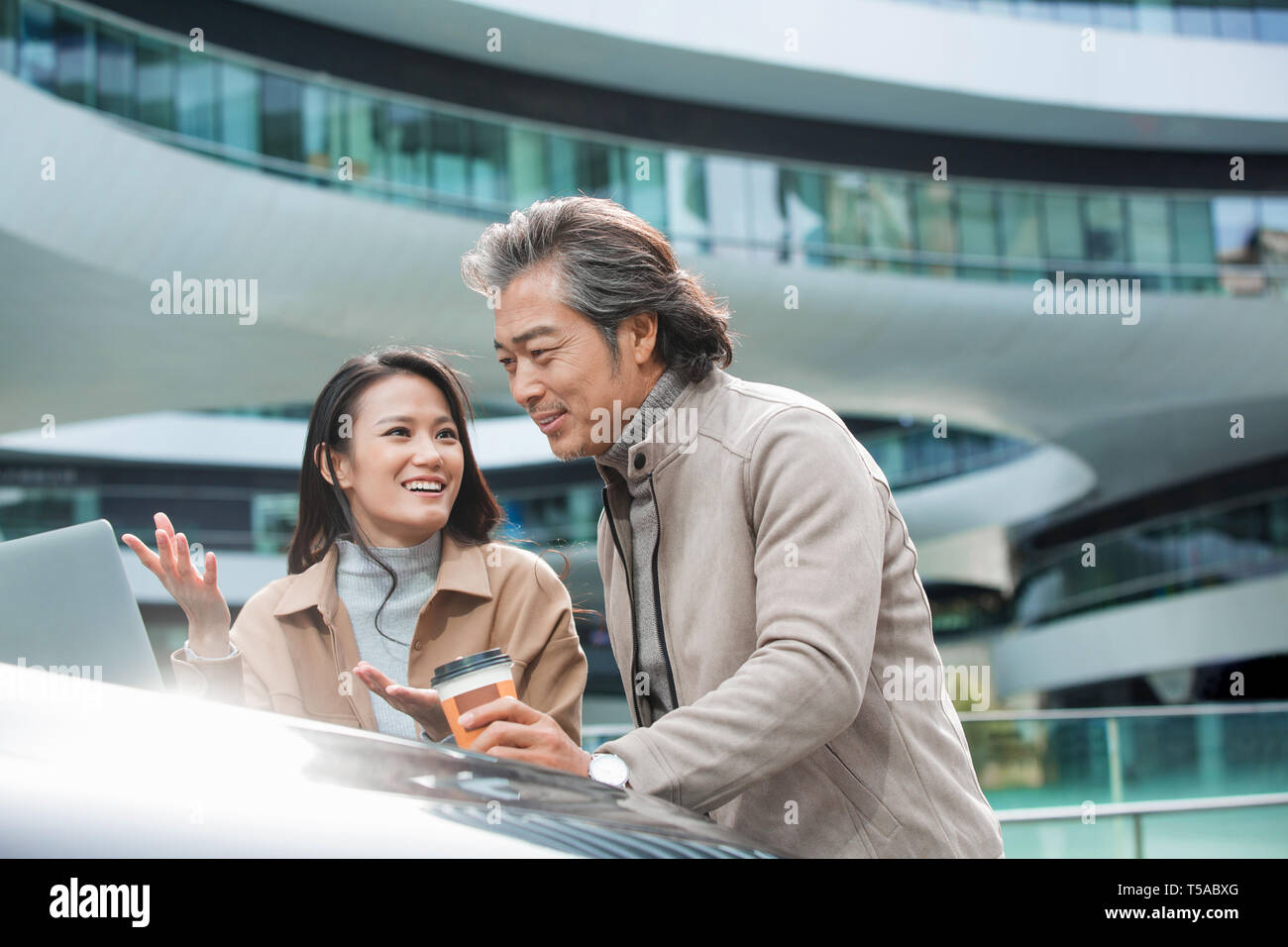 Business people use computers in the outdoor Stock Photo - Alamy