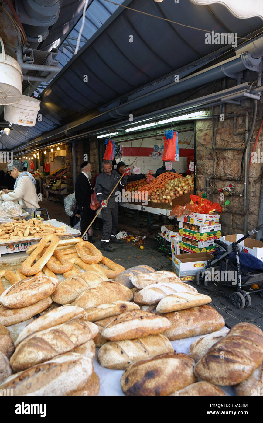 Jerusalem market under renovation hi-res stock photography and images ...