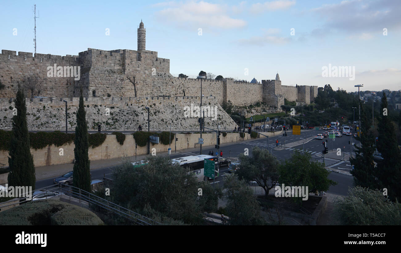 JERUSALEM - OLD CITY WALLS - JERUSALEM RAMPARTS AND OLD GATES ...