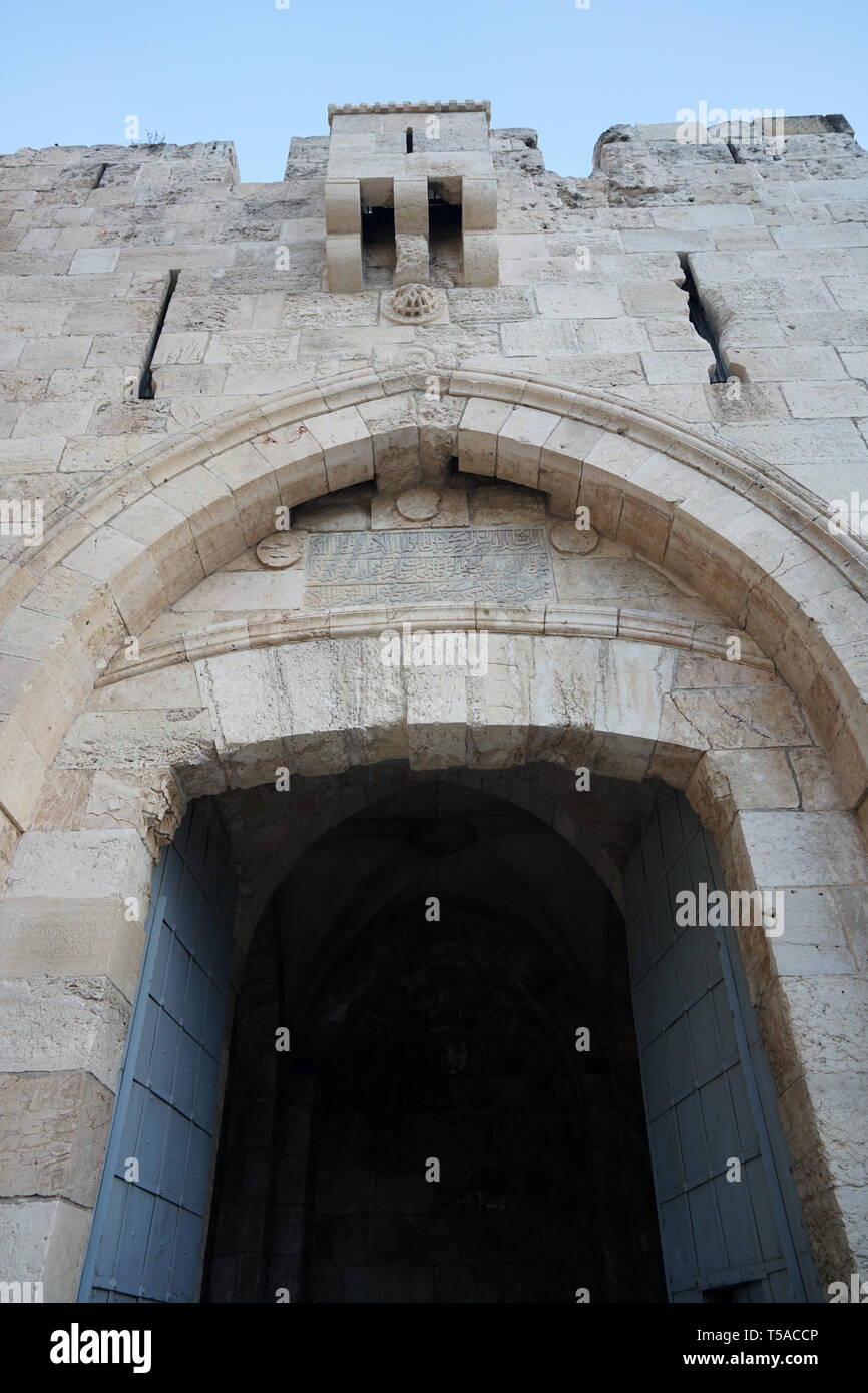 JERUSALEM - OLD CITY WALLS - JERUSALEM RAMPARTS AND OLD GATES ...