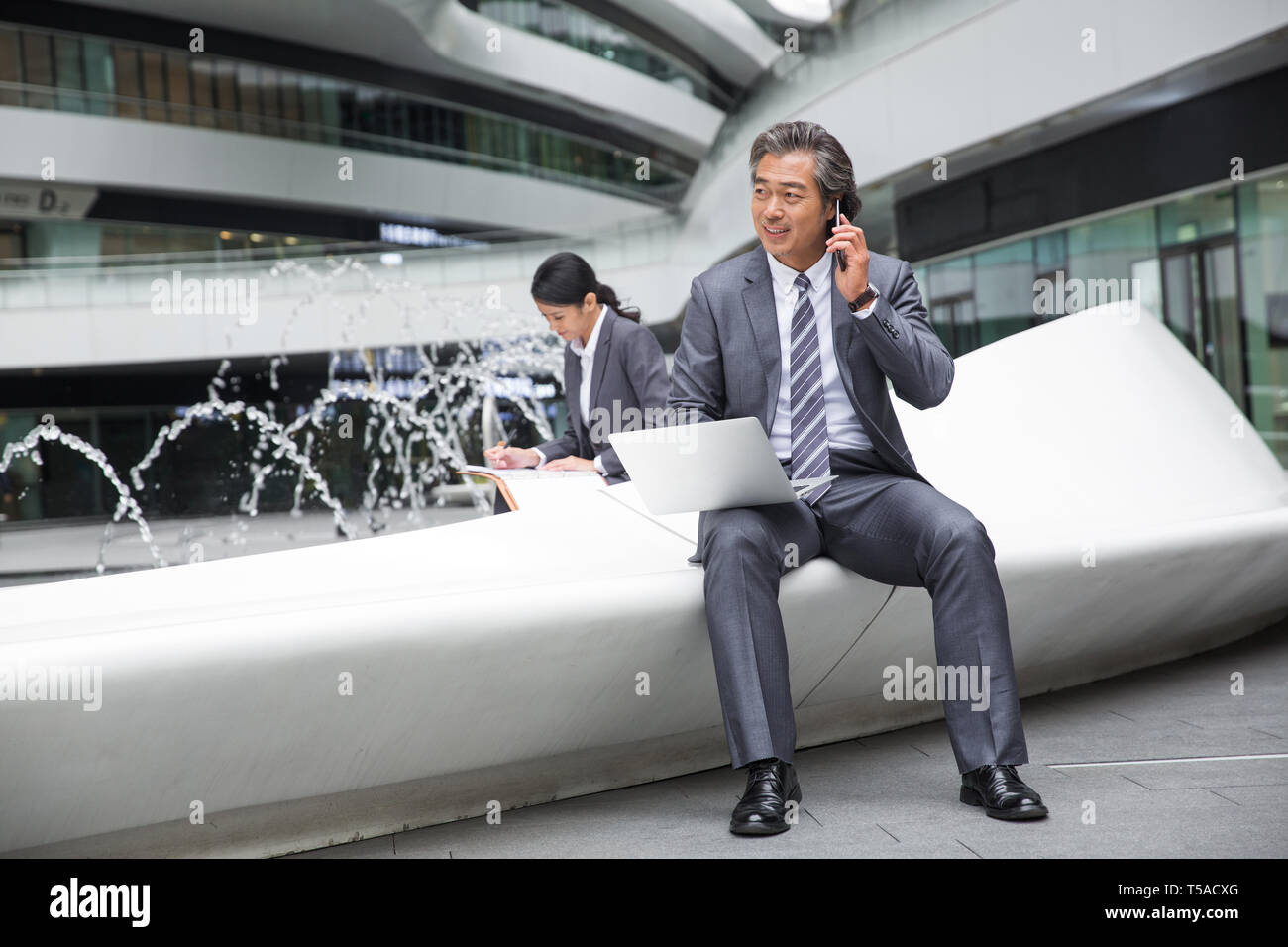 Business people outside the office Stock Photo - Alamy