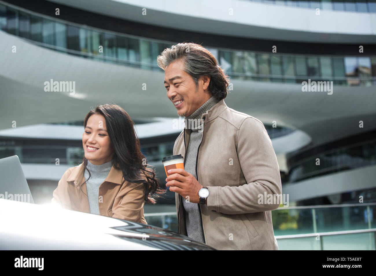 Business people use computers in the outdoor Stock Photo - Alamy