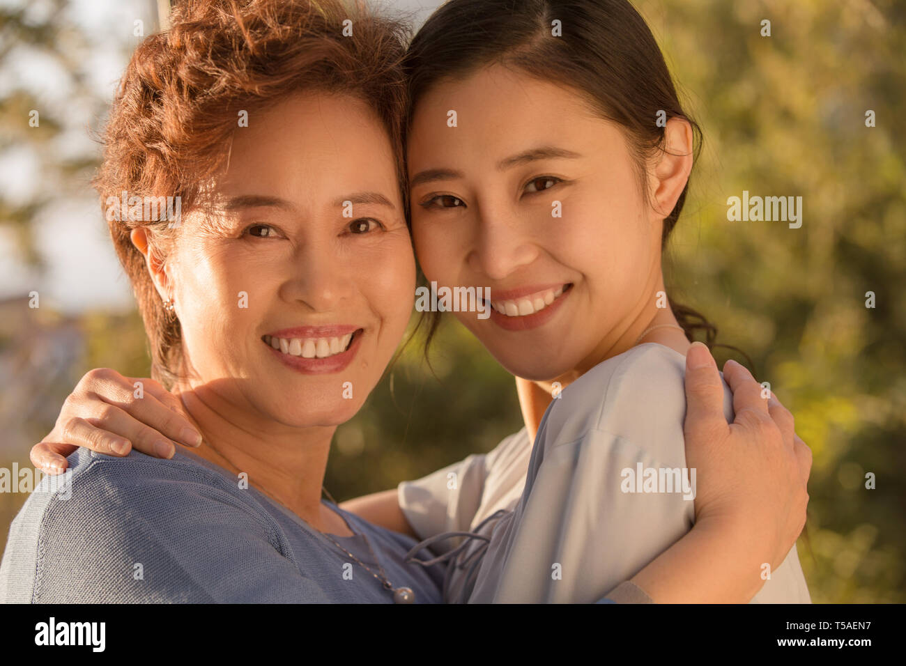 Happy mother and daughter Stock Photo - Alamy