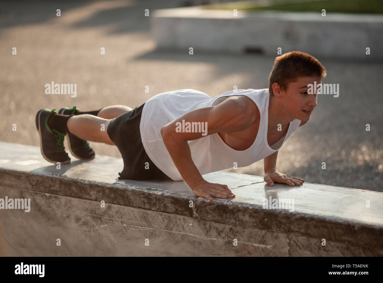 Abdominal press hi-res stock photography and images - Alamy