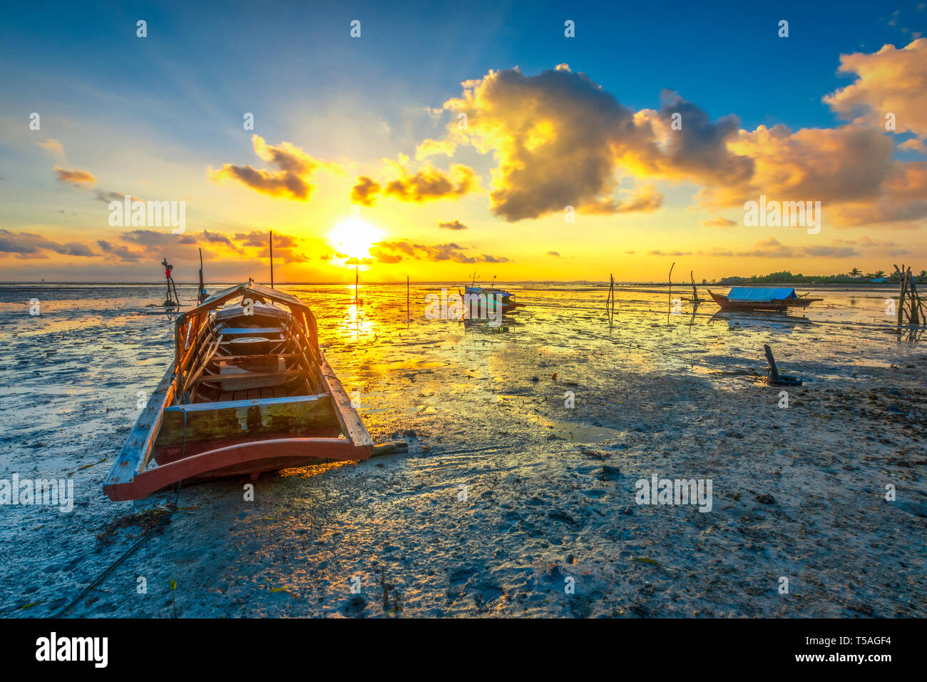 enjoy sunrise in the morning beach Stock Photo - Alamy