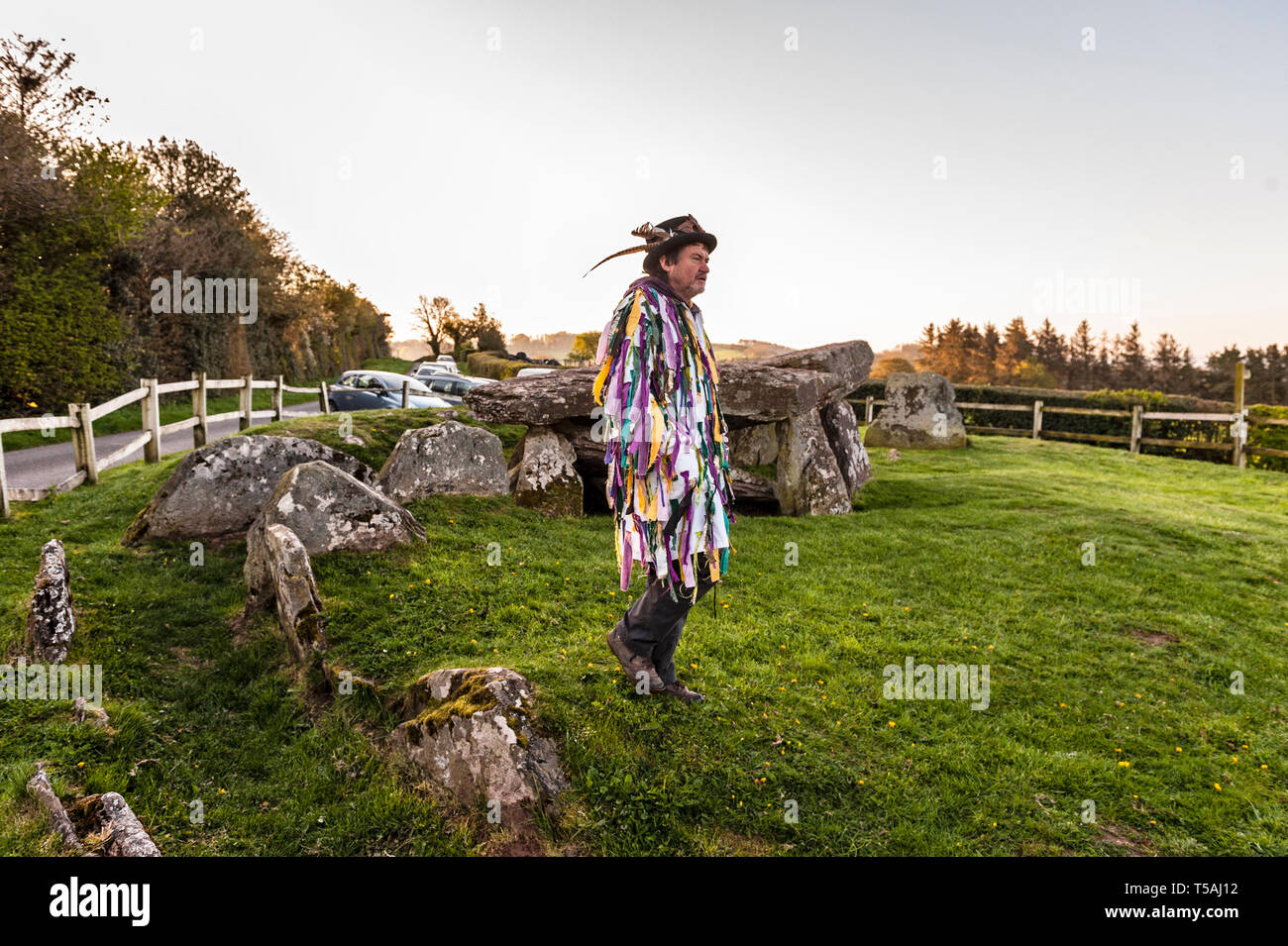May day costume hi-res stock photography and images - Alamy