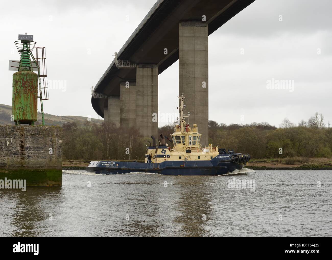 Erskine bridge old kilpatrick hi-res stock photography and images - Alamy