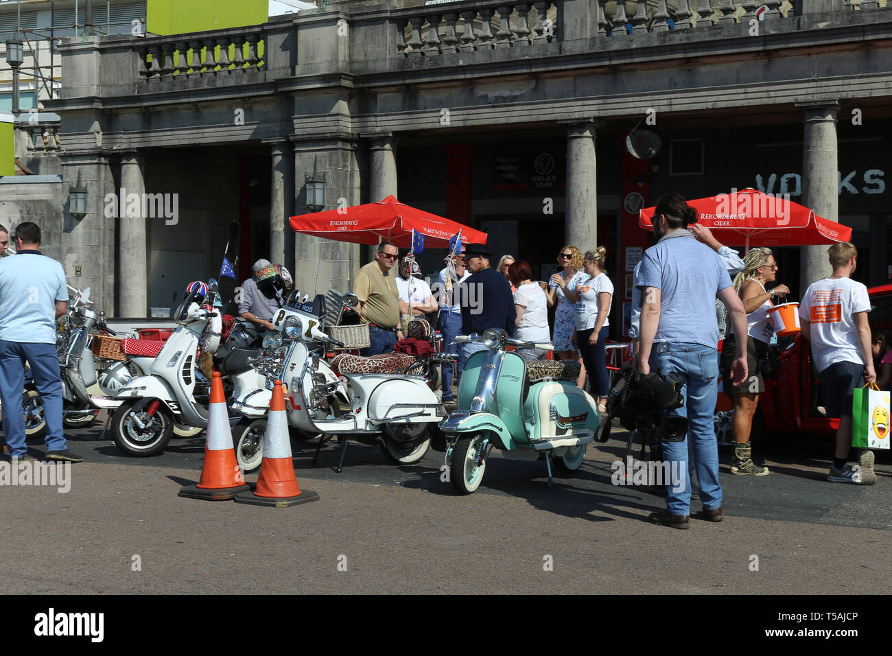 Mod Revival Stock Photos & Mod Revival Stock Images - Alamy