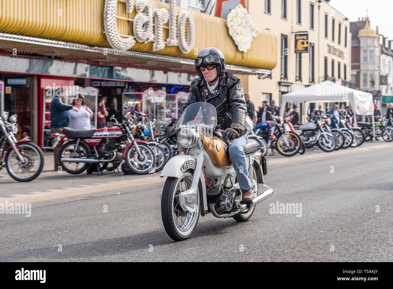 Ariel golden arrow hi-res stock photography and images - Alamy