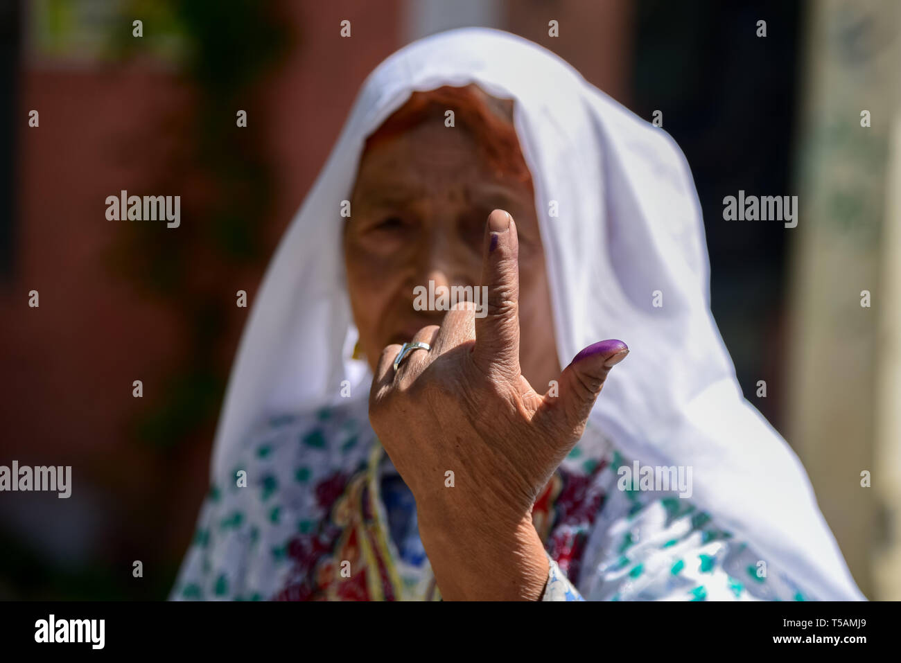 Third finger hi-res stock photography and images - Alamy