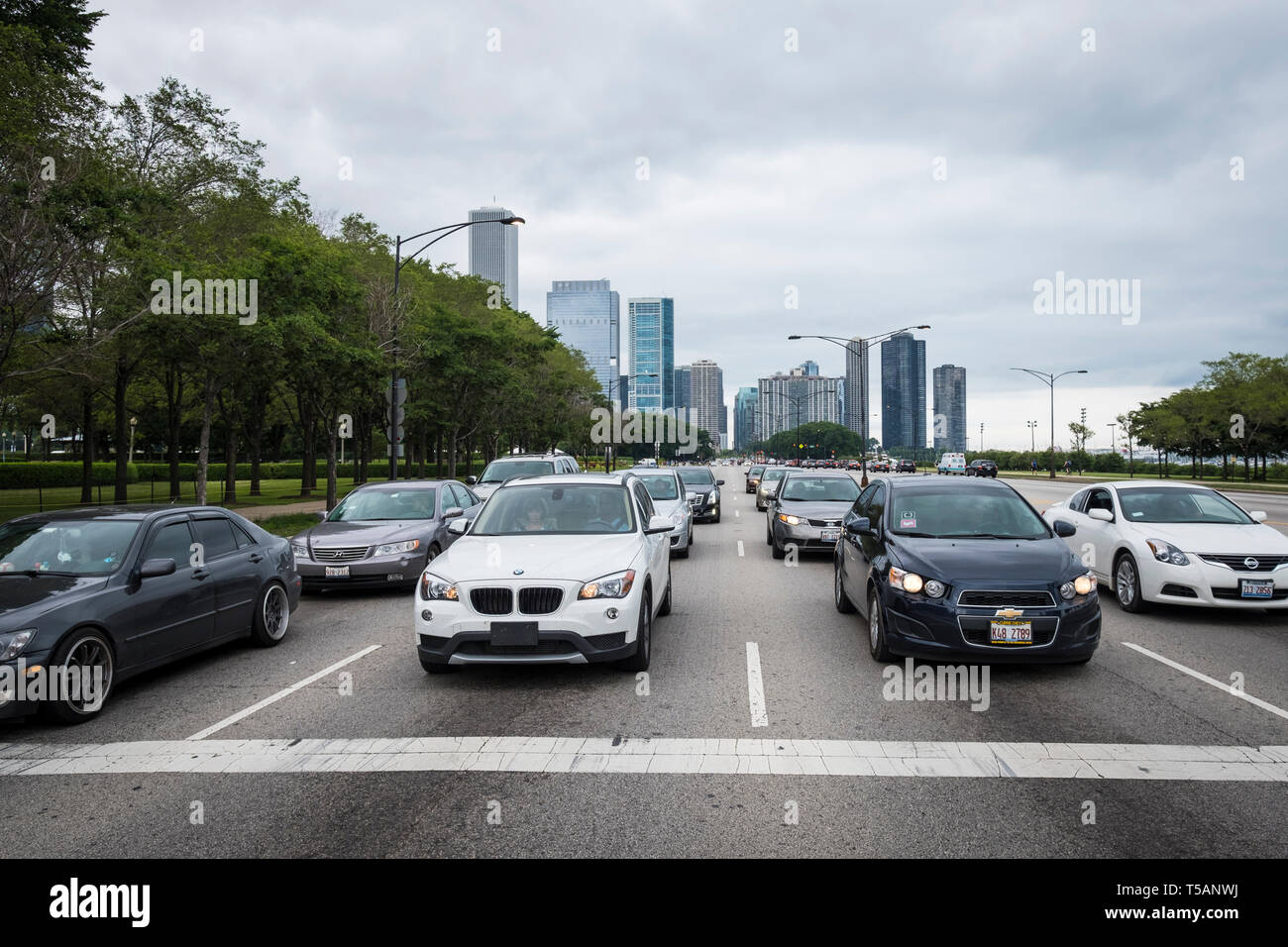 Traffic waiting for green signal hi-res stock photography and images ...