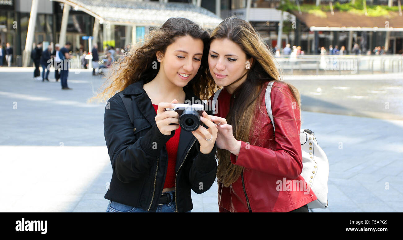 Pretty girls pictures hi-res stock photography and images - Alamy