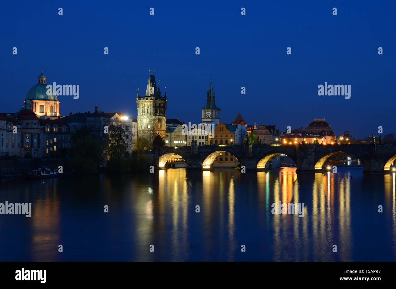 Charles Bridge in Prague by night Stock Photo - Alamy