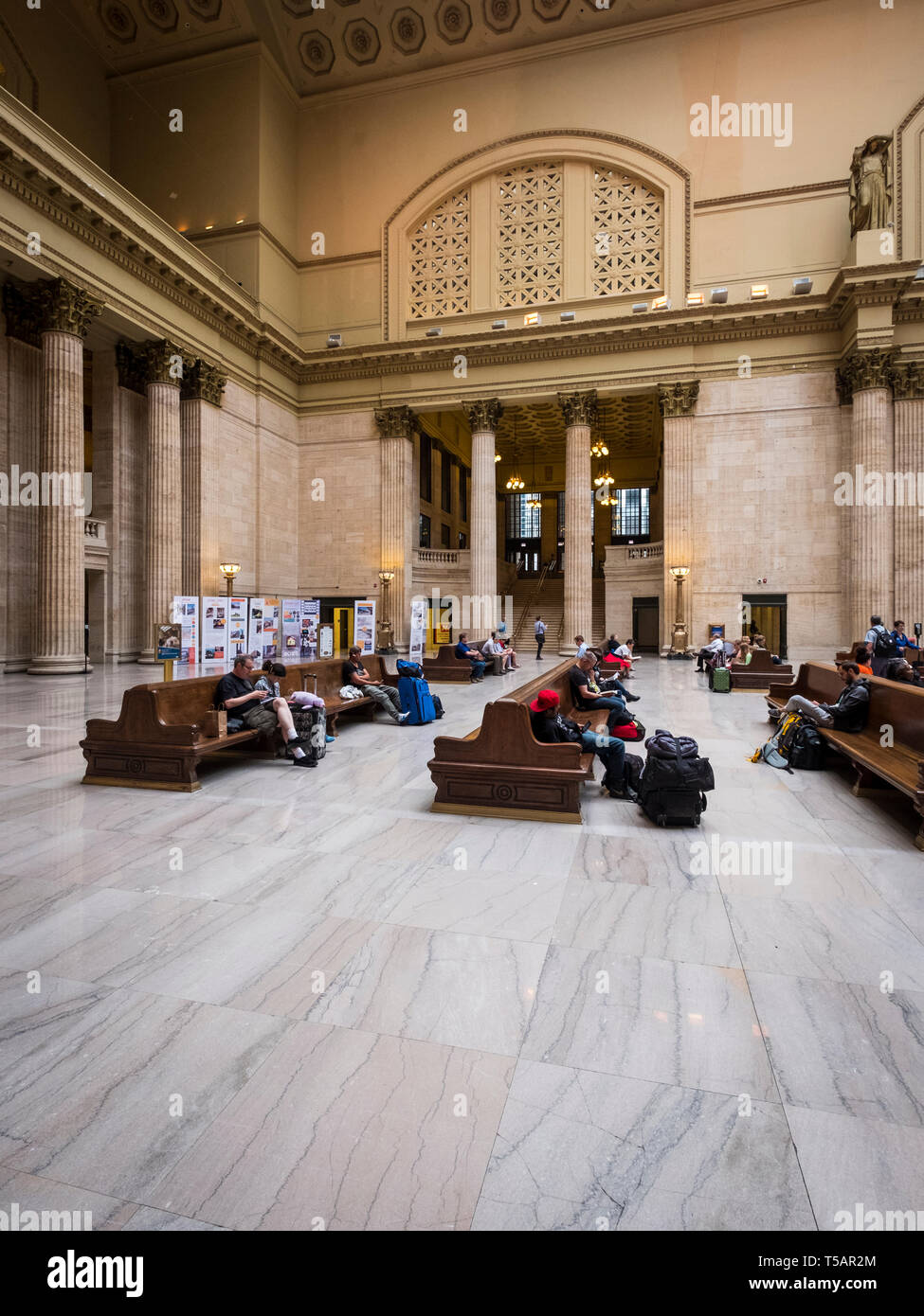 Union Station grand hall at Downtown Chicago Stock Photo - Alamy