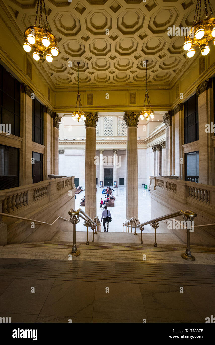 Union Station entrance stairs at Downtown Chicago Stock Photo - Alamy