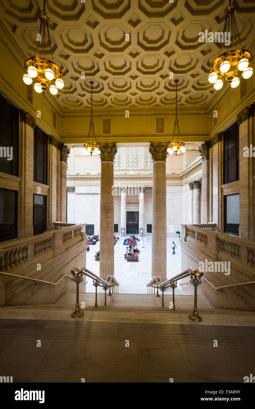 Union Station entrance stairs at Downtown Chicago Stock Photo - Alamy