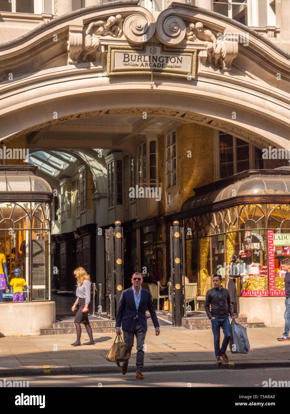 Burlington arcade entrance hi-res stock photography and images - Alamy