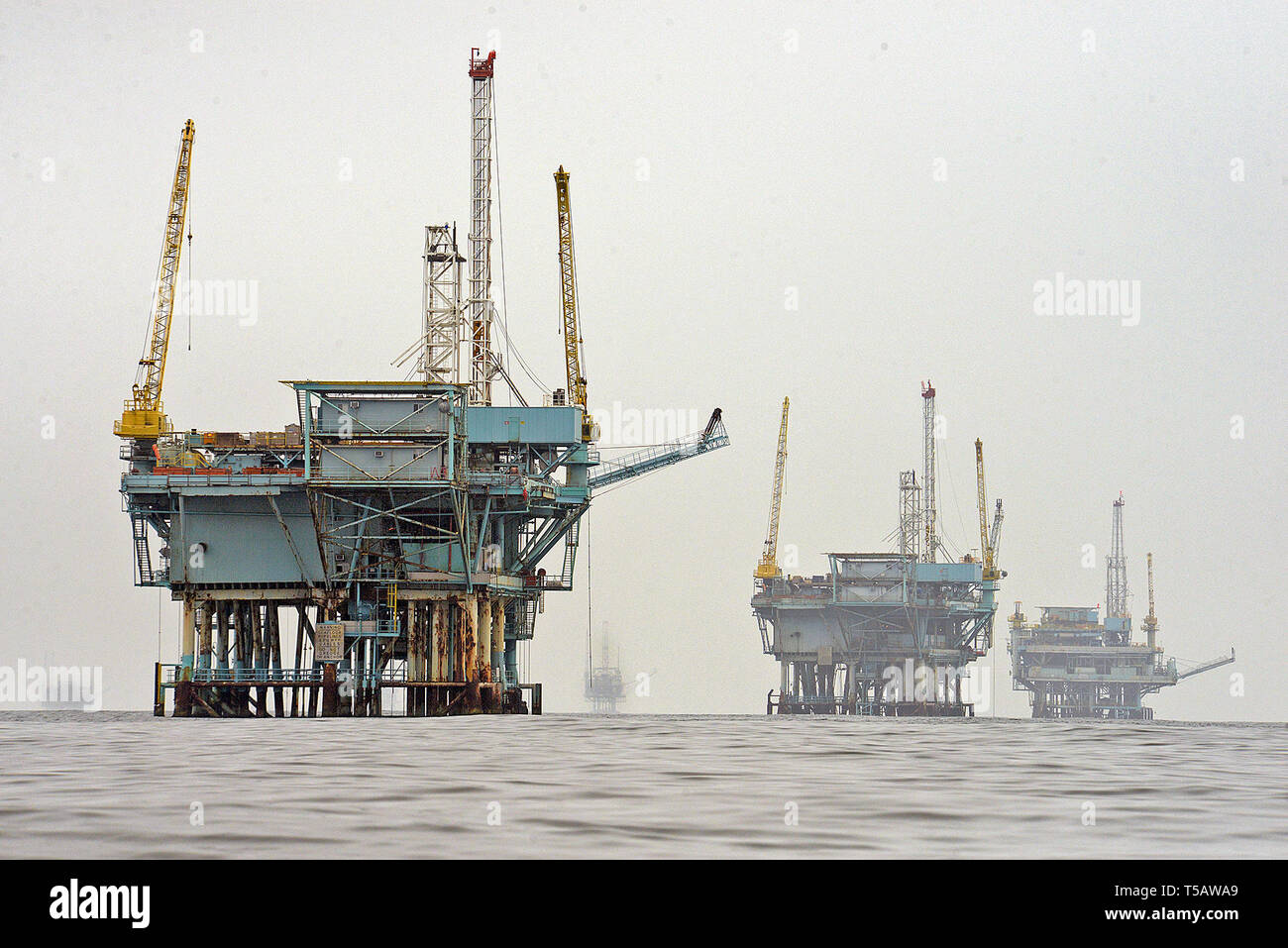Santa barbara oil rigs hi-res stock photography and images - Alamy