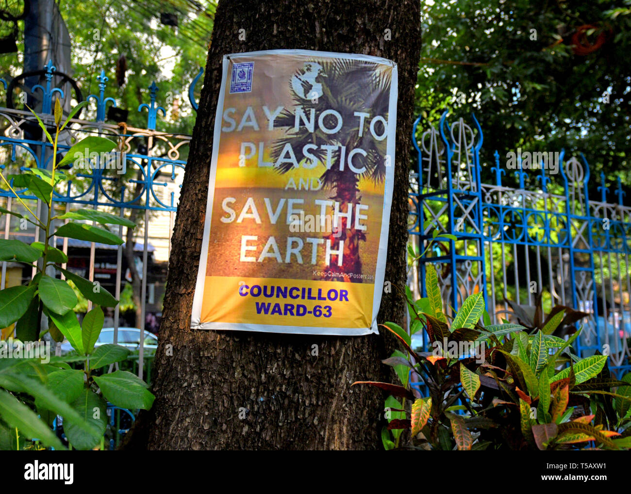 Save the world placard hi-res stock photography and images - Alamy