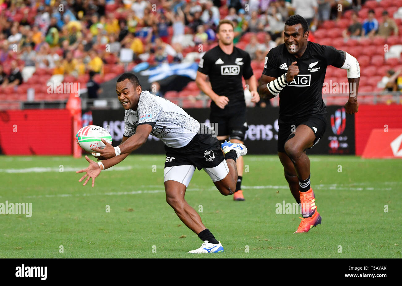 Singapore, Singapore. 14th Apr, 2019. Fiji's Alasio Naduva juggles the ...